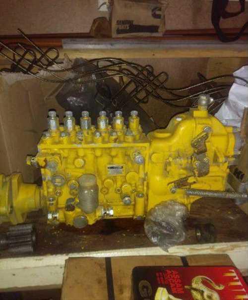 Топливный насос на komatsu SDA6D140E2 Разборка
