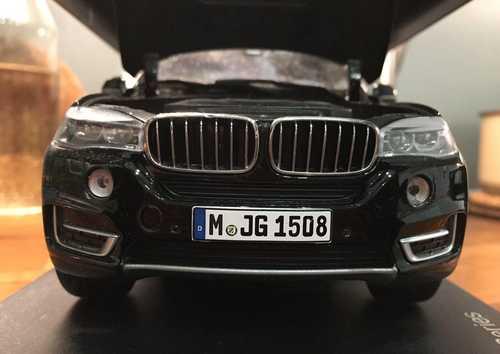 Модель BMW X5 F15 1:18