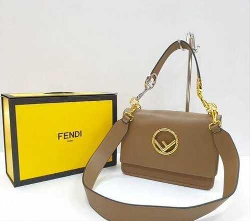 Женская кожаная сумка Fendi бежевая на плечо новая
