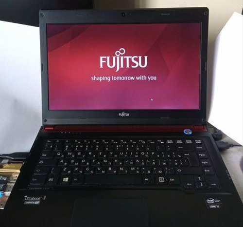 Ультрабук Fujitsu UH572 Red Made in Germany