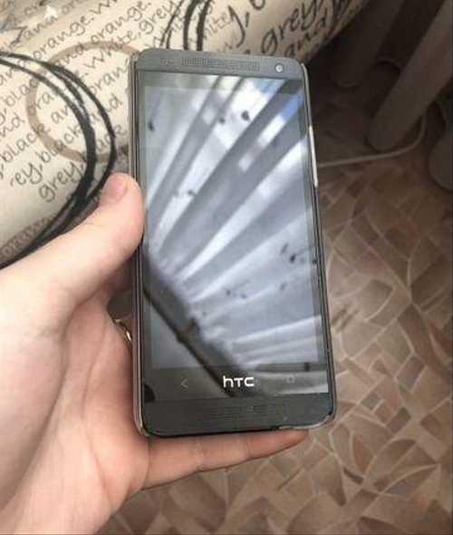 Телефон HTC с коробкой