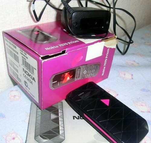 Кнопочный телефон Nokia 7070 Prism Pink