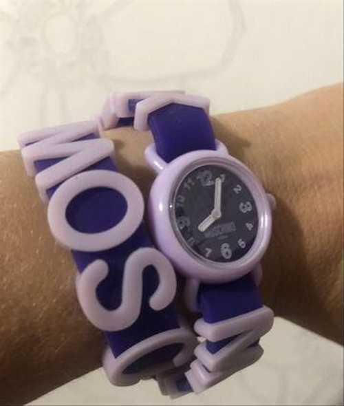 Часы женские moschino на силиконовым браслете. Нов