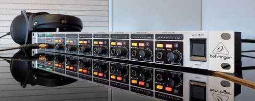 Предусилитель для наушников Behringer HA-8000