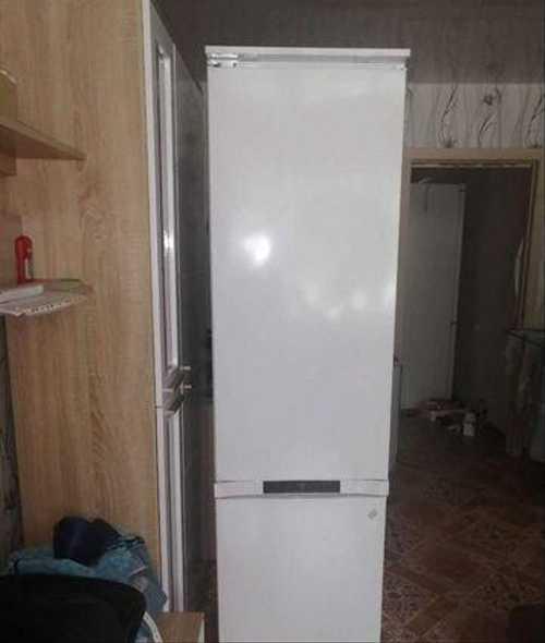Встраеваемый холодильник Hotpoint Ariston, состоян