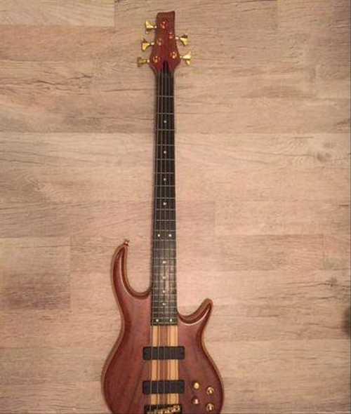 Carvin Icon 5 (безладовая бас-гитара)