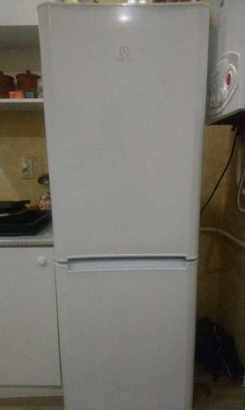 Холодильник Indesit bia160