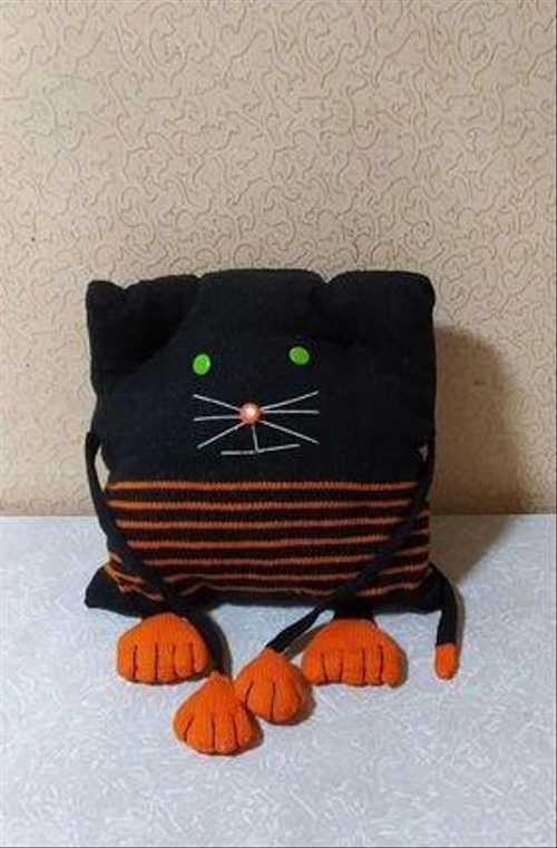 Подушка вязаная кот