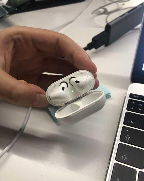 Airpods один наушник тише