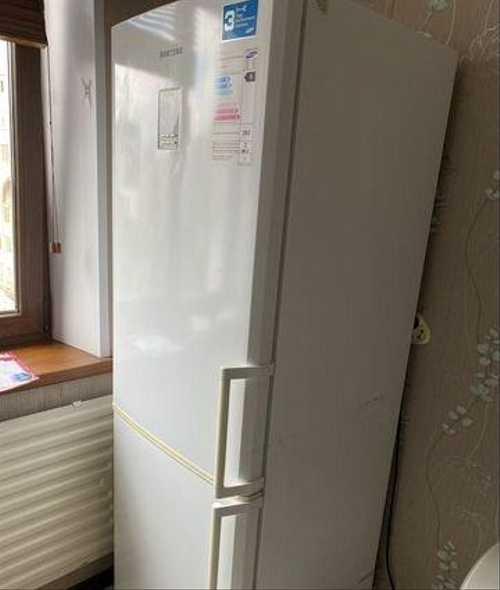 Холодильник бу Ariston no frost