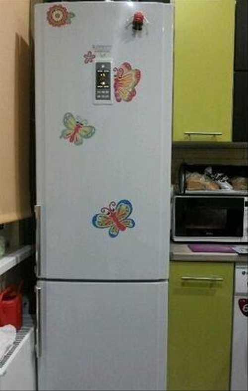 Hotpoint ariston 6239. Холодильник хот Пойнт. Холодильник хот поинт Пистои. Четырехдверный холодильник хот Пойнт Аристон. Старый холодильник хот Пойнт 2х дверный размер.