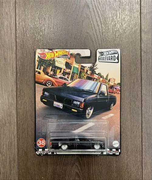 Hot wheels premium custom ‘93 nissan hardbody