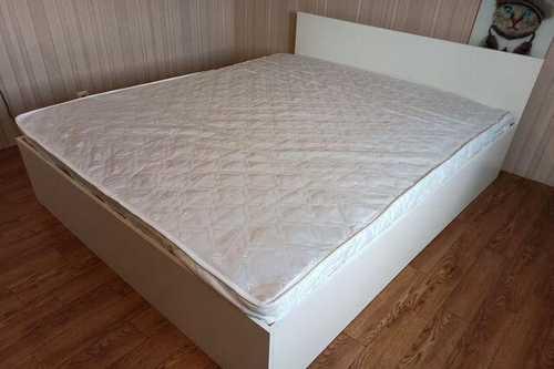 Кровать двуспальная с матрасом 180х200 недорого
