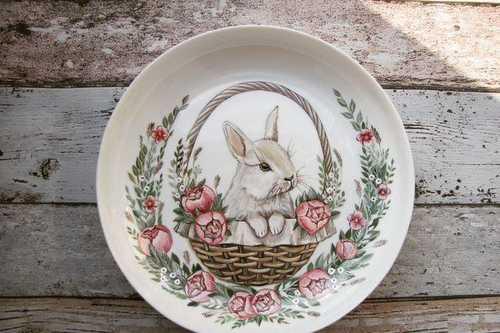 Декоративное блюдо "Пасхальный кролик"