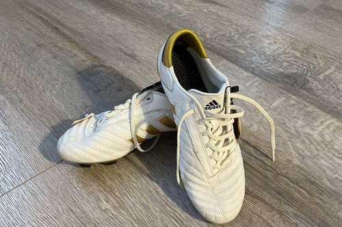 Футбольные бутсы adidas