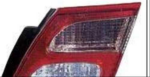 Фонарь задний внутренний правый (седан) на Nissan