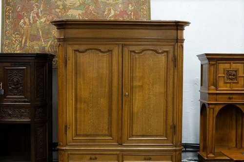 Антикварный платяной шкаф 1830-х гг