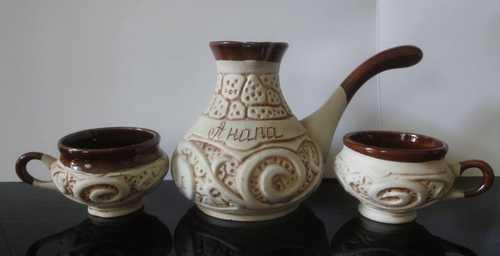 Турка и две чашки глиняные