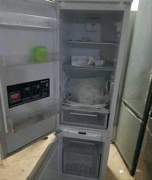 Встраиваемый холодильник Ariston
