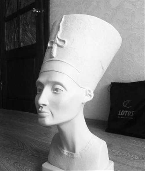Бюст Нефертити в шапке, гипс