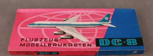 Модель самолета DC-8, 1/100. 1968 KVZ / Plasticart