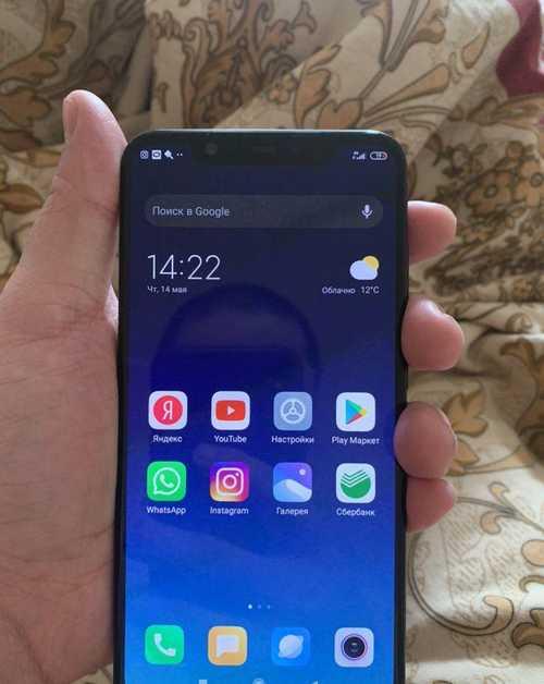 Телефон Xiaomi Mi8 6/128