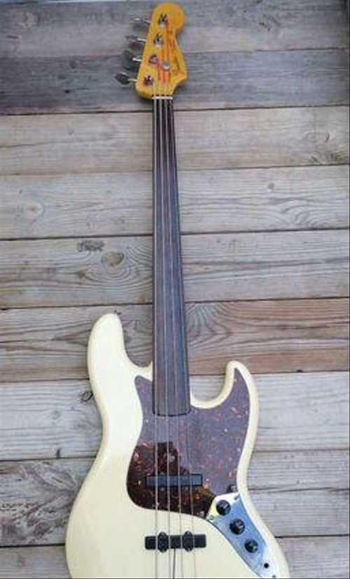 Бас гитара Fender Jazz Bass fretless