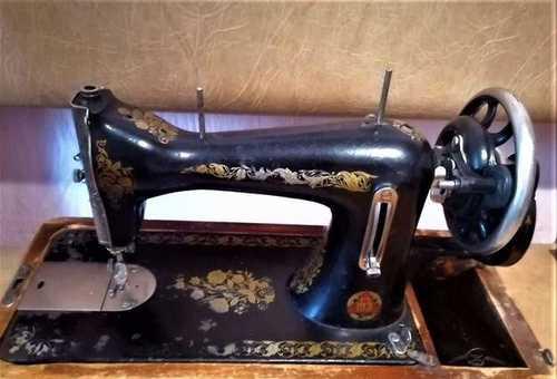 Швейная машинка Подольск в футляре