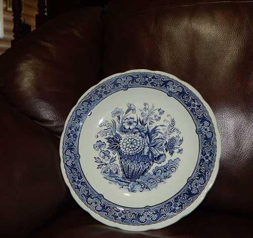 Настенная тарелка из фарфора "Ваза с цветами"
