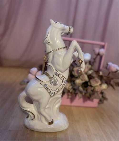 Статуэтка «Белый конь»