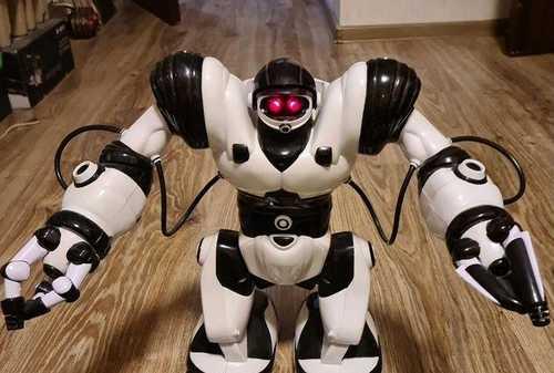 Робот WowWee Robosapien интерактивный на пульте