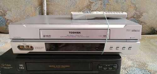 Три Видеомагнитофона:Электроника1230+Toshiba+Funai