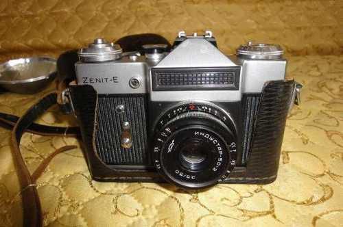 Фотоаппарат Зенит-Е и фотовспышка Чайка