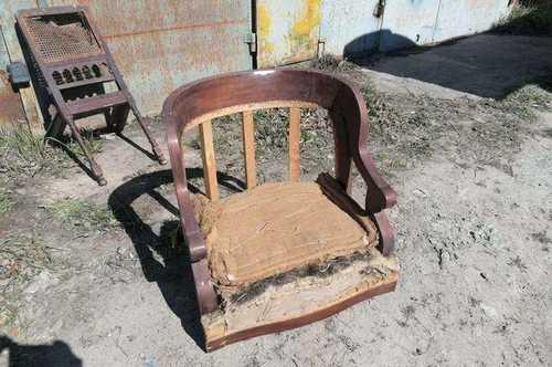 Старинное кабинетное кресло