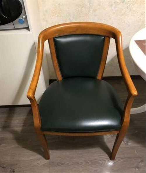 Стул-кресло мягкий кожаный