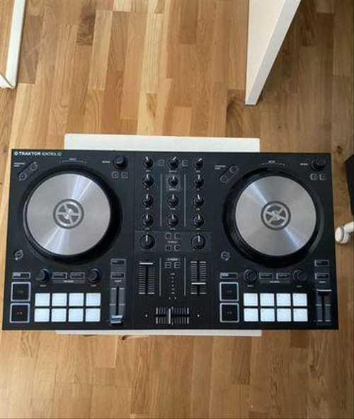 Dj контроллер traktor S 2