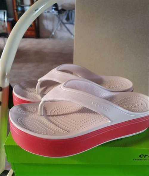 Шлепанцы женские crocs