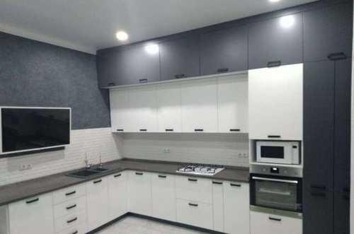 Кухонный гарнитур с крашеными фасадами