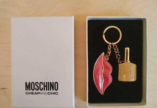 Брелок Moschino cheap and chic