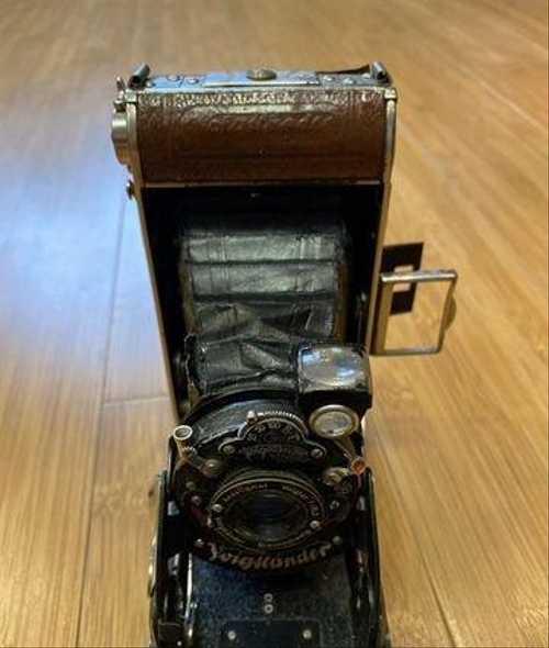 Фотоаппарат Voigtlander Bessa (примерно 1929 года)