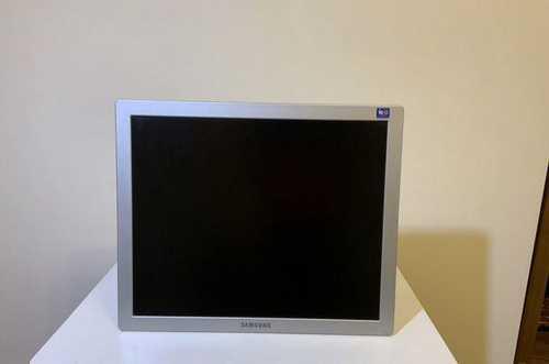 ЖК-монитор 17" Samsung SyncMaster 770P