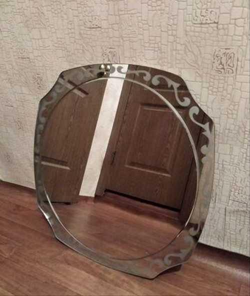 Зеркало фигурное настенное