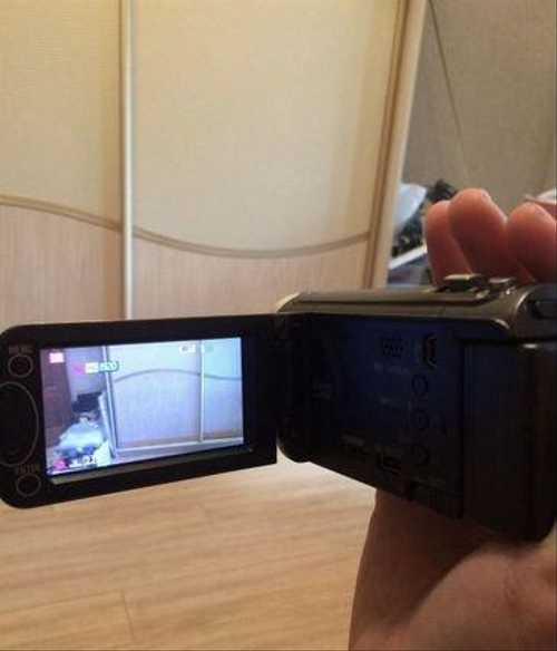 Видеокамера Panasonic HC-V100