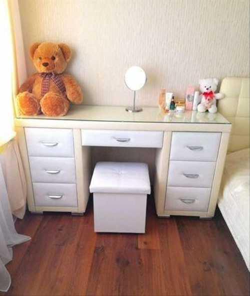 Туалетный стол Орматек/письменный стол/визажиста