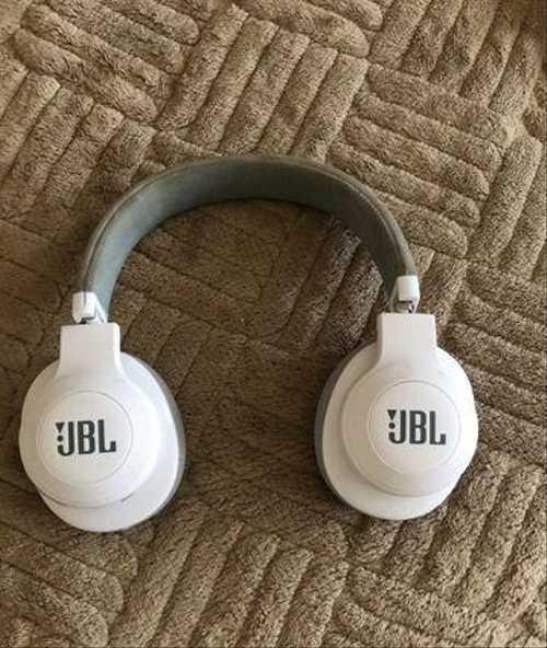 Беспроводные наушники JBL