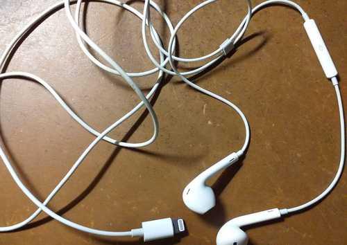 Наушники Apple EarPods. Разъем Lightning