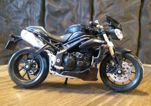 Модель мото 1:18 Triumph Speed Triple 2011