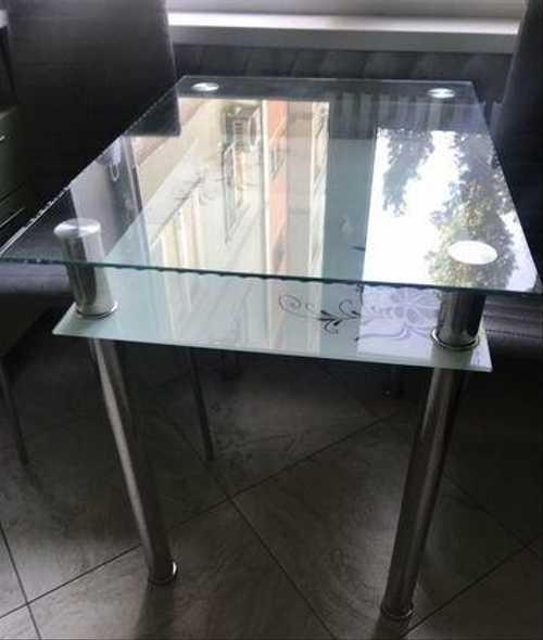 Продаю кухонный стеклянный стол с полкой