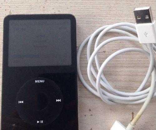 Рабочий б/у MP3 плеер Apple iPod Classic 2 (30 Гб)