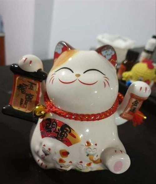 Статуэтка китайский кот машет лапой
